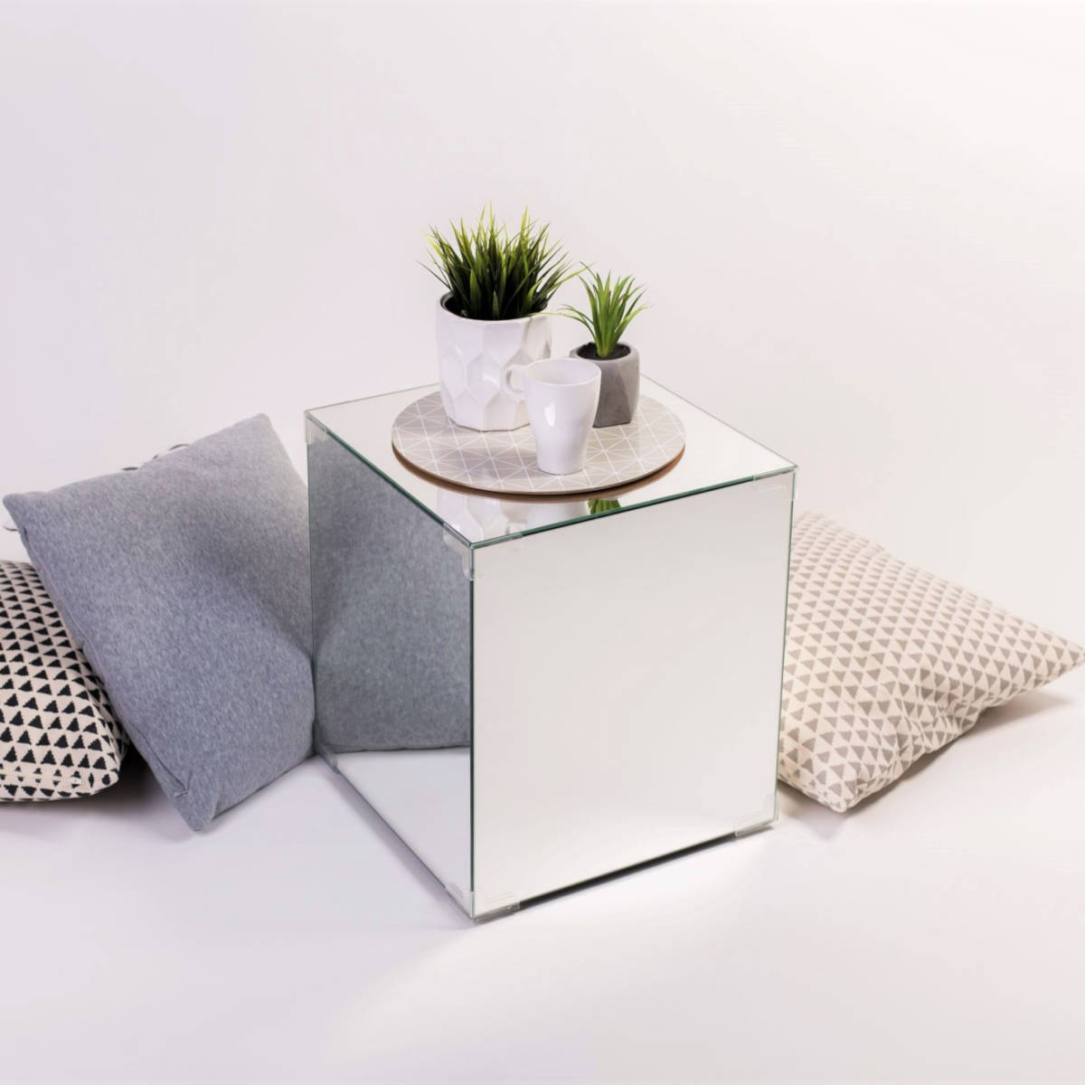 FIORA Mirrored Cube Table | AVIVANA